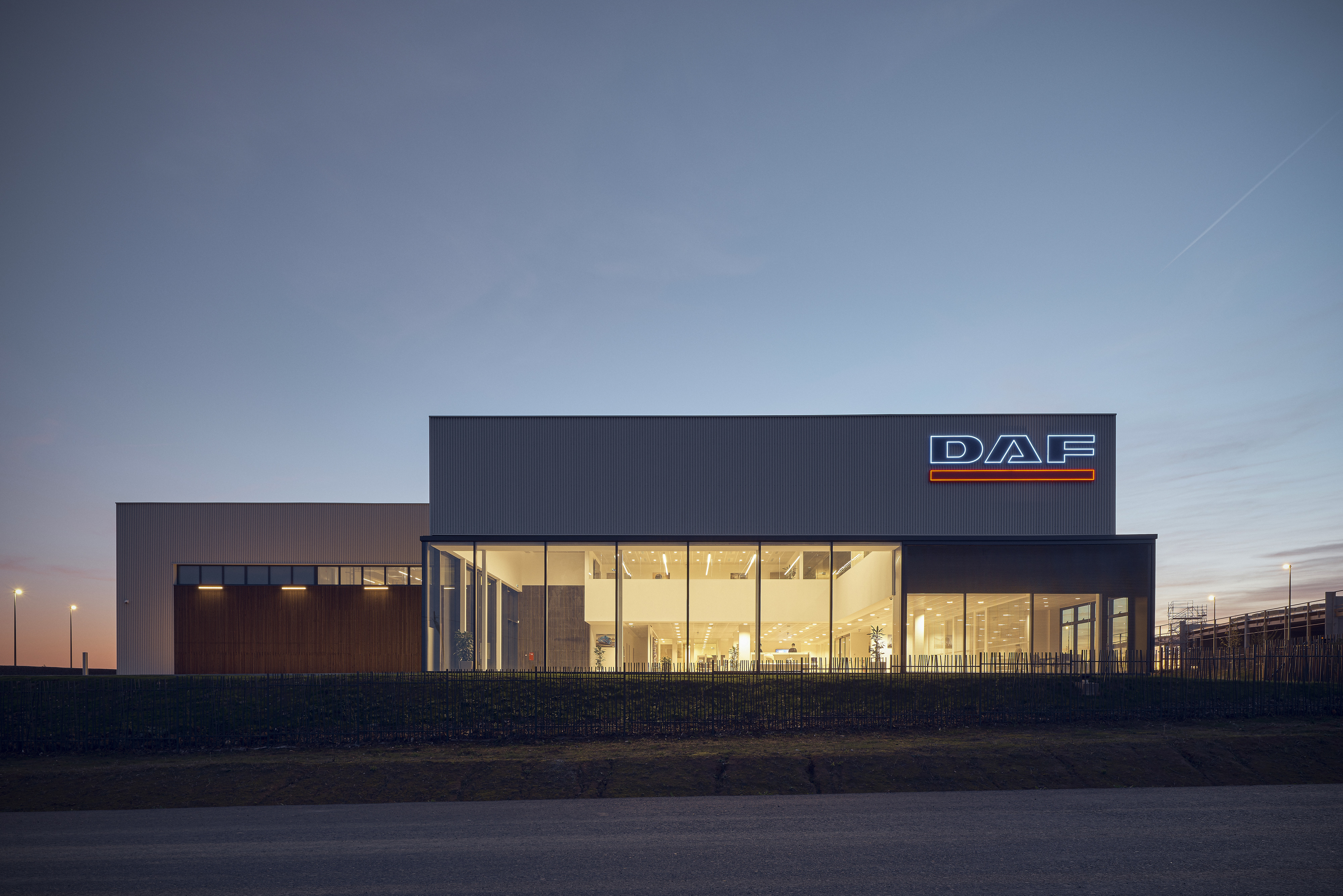 DAF Trucks opens second dealership in Paris - DAF Trucks Ltd, United ...